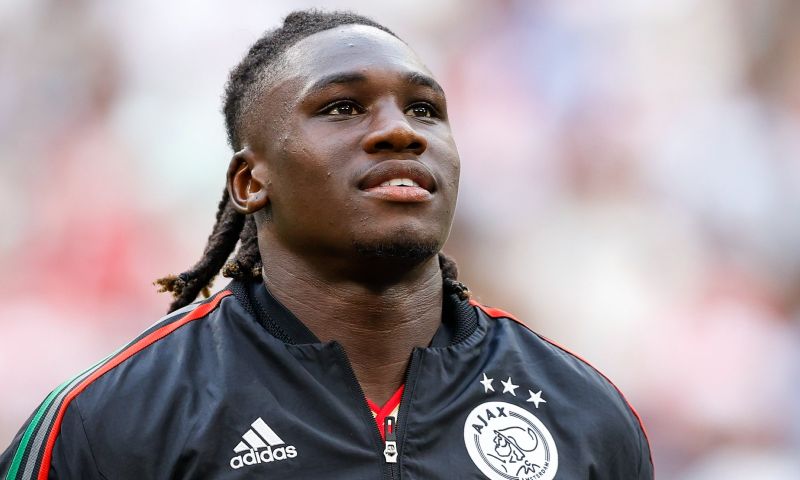 Bassey trots op Champions League-debuut: 'Heel mijn leven al een droom ...