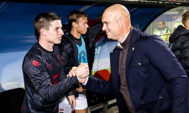 Hofland grijpt rigoureus in bij Willem II: Hornkamp na 27 minuten naar ... Hofland grijpt rigoureus in bij Willem II: Hornkamp na 27 minuten naar ...