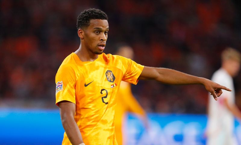 Opstelling Oranje bekend: Van Gaal voert drie wijzigingen door in ...