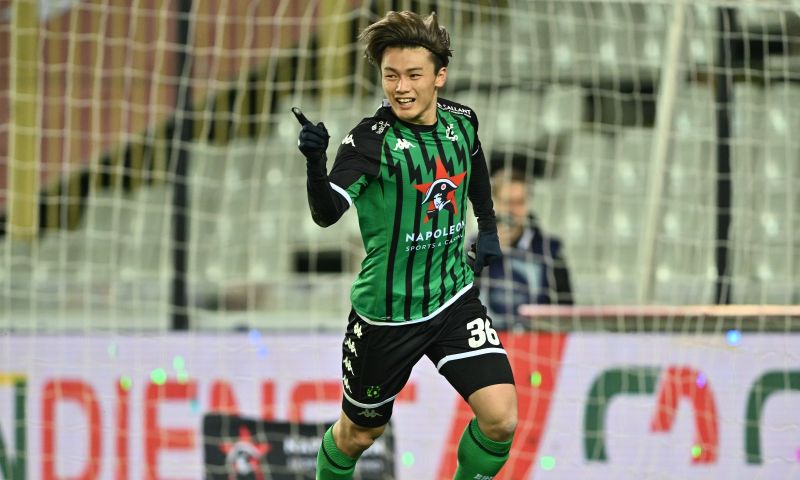 Wie is Ayase Ueda, de nieuwe recordaankoop van Feyenoord? - VoetbalNieuws