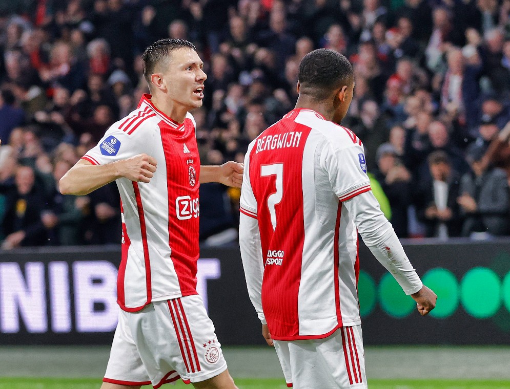 Ajax-aanvaller verklaart gemiste kansen tegen Volendam: "Ik was ...